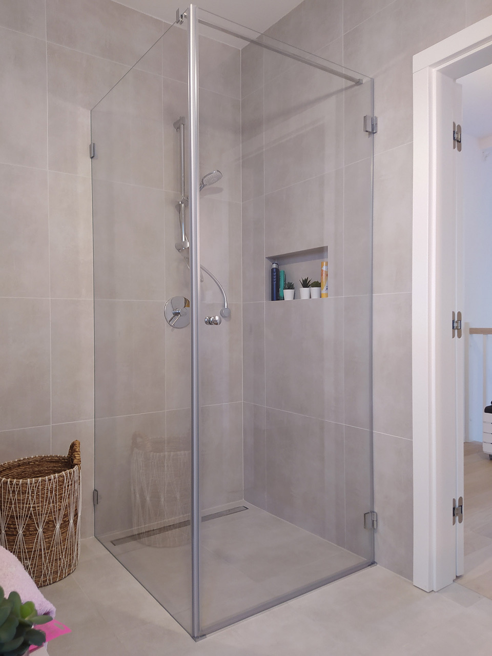 Jak wybrać odpowiednią ściankę prysznicową?